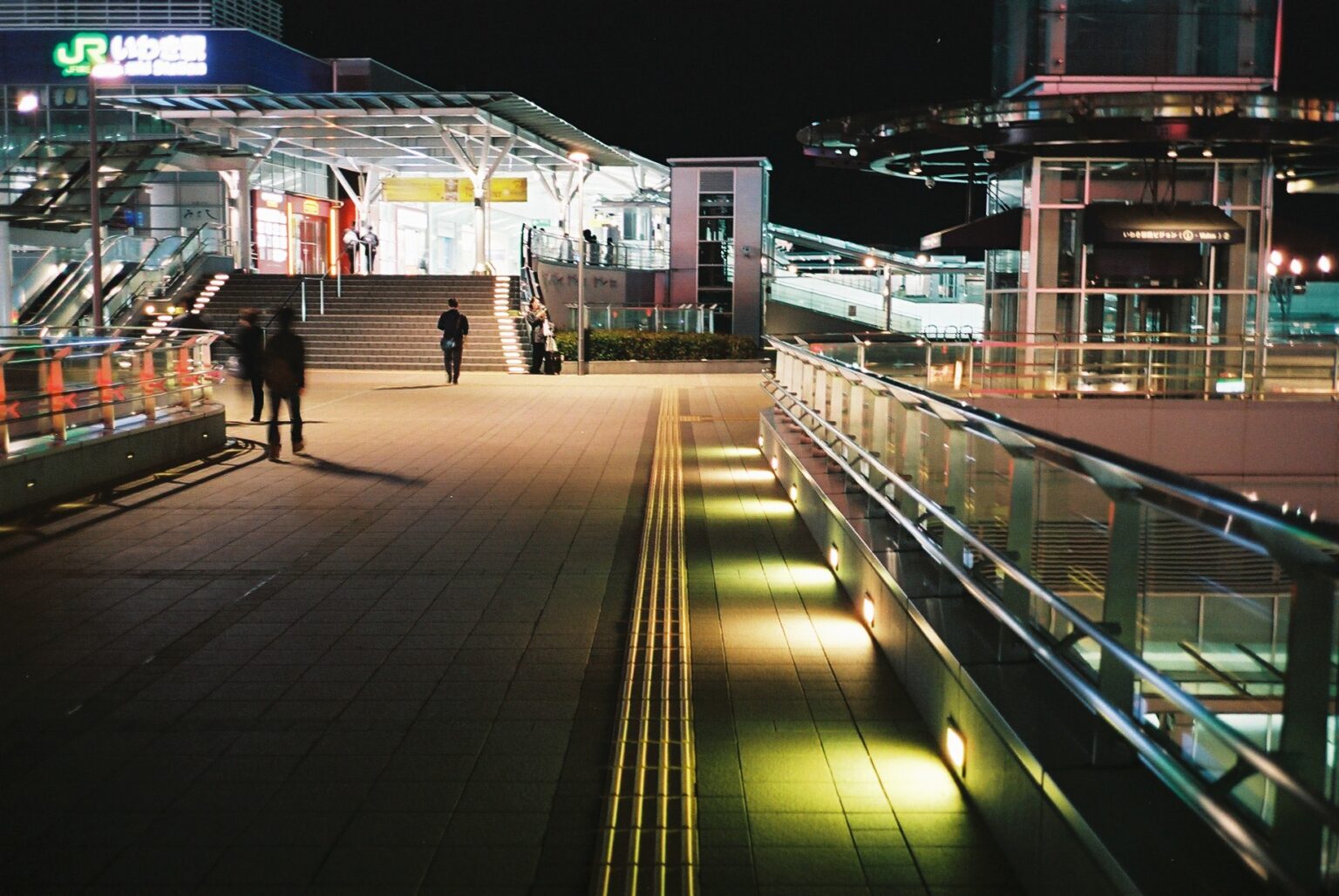 【フィルムレビュー】新発売のMARIX 800Tを使って夜スナップ。色味の比較も。 - PHOTOWALK~写真やカメラの話~